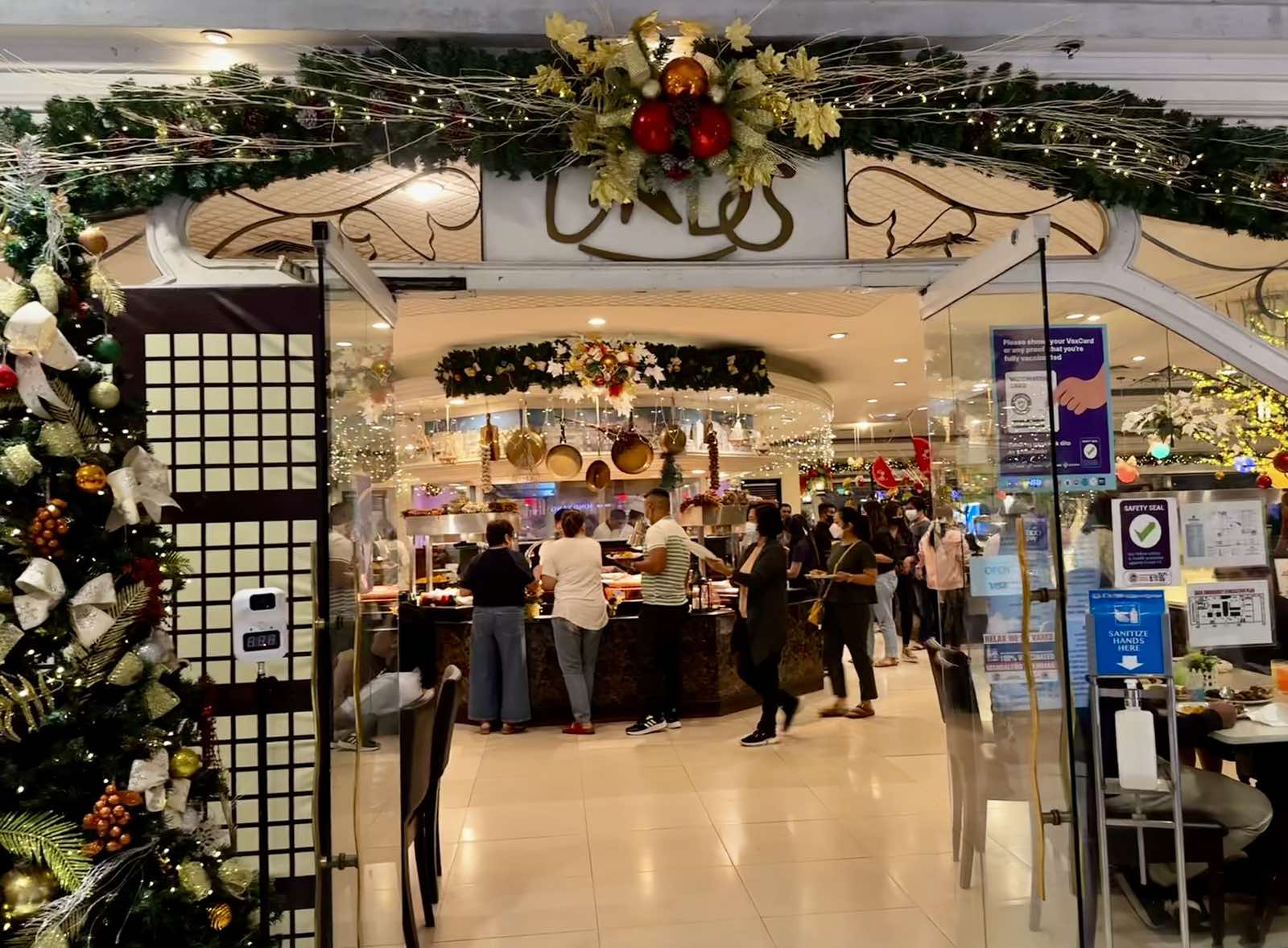 3 reasons to go on a family food trip at DADS World Buffet, SM Megamall ...