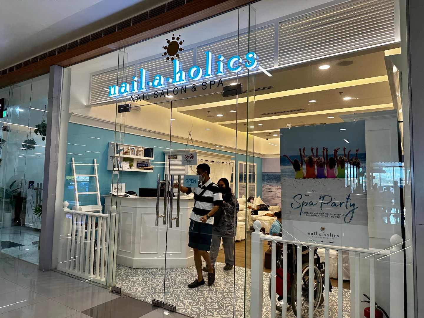 Time for some pampering at Nailaholics, SM City East Ortigas ...